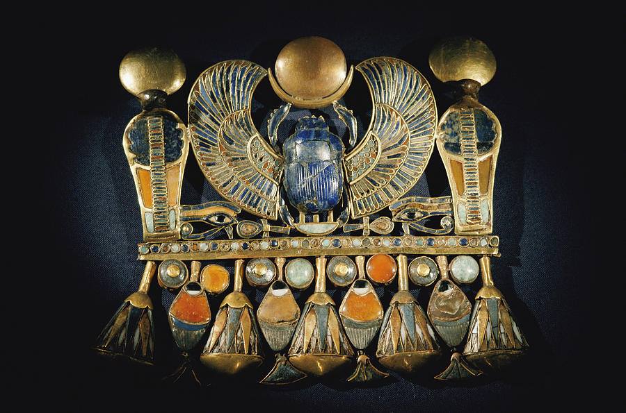 Pectoral with the Throne Name of Tutankhamun - Egypt Museum