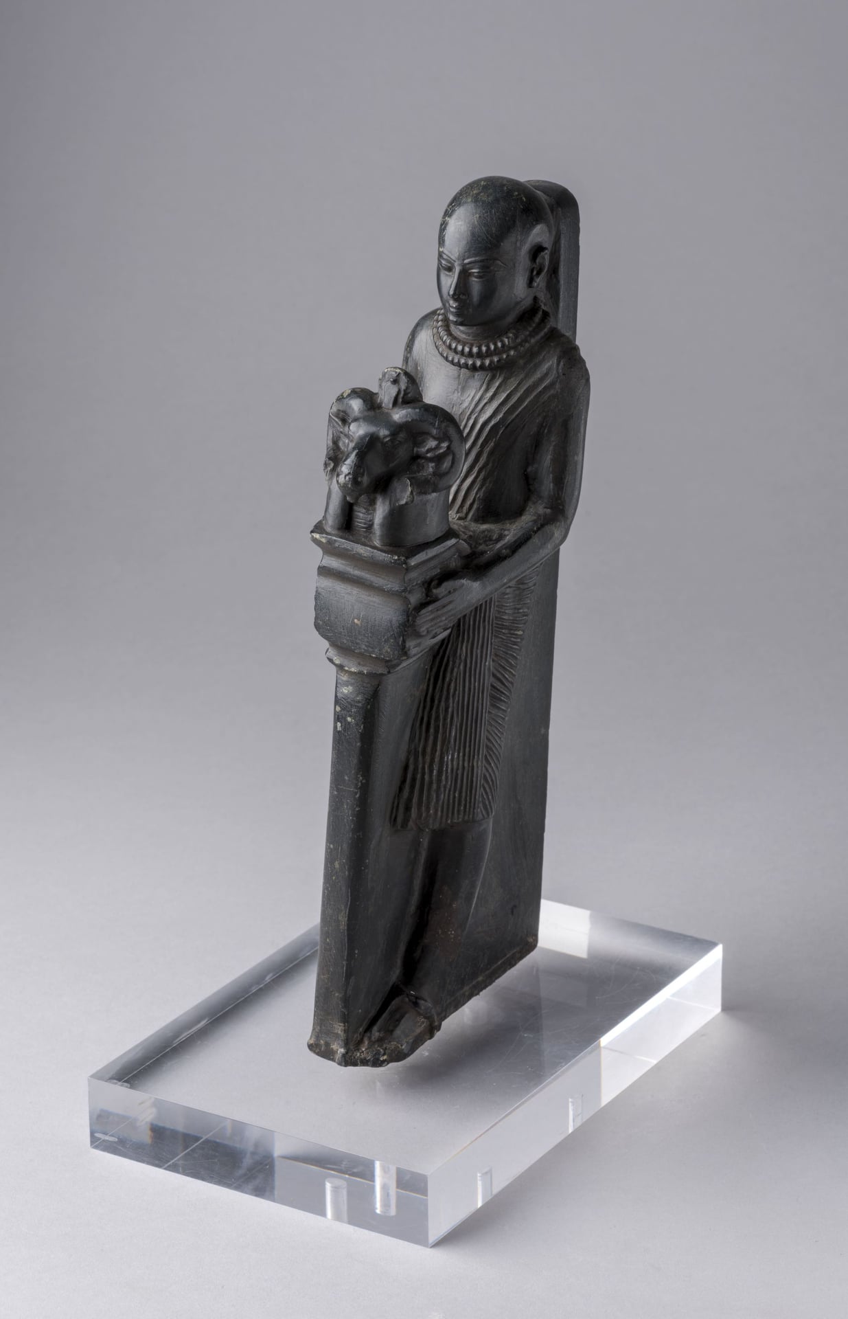 Statuette of a dignitary presenting a naos - Egypt Museum