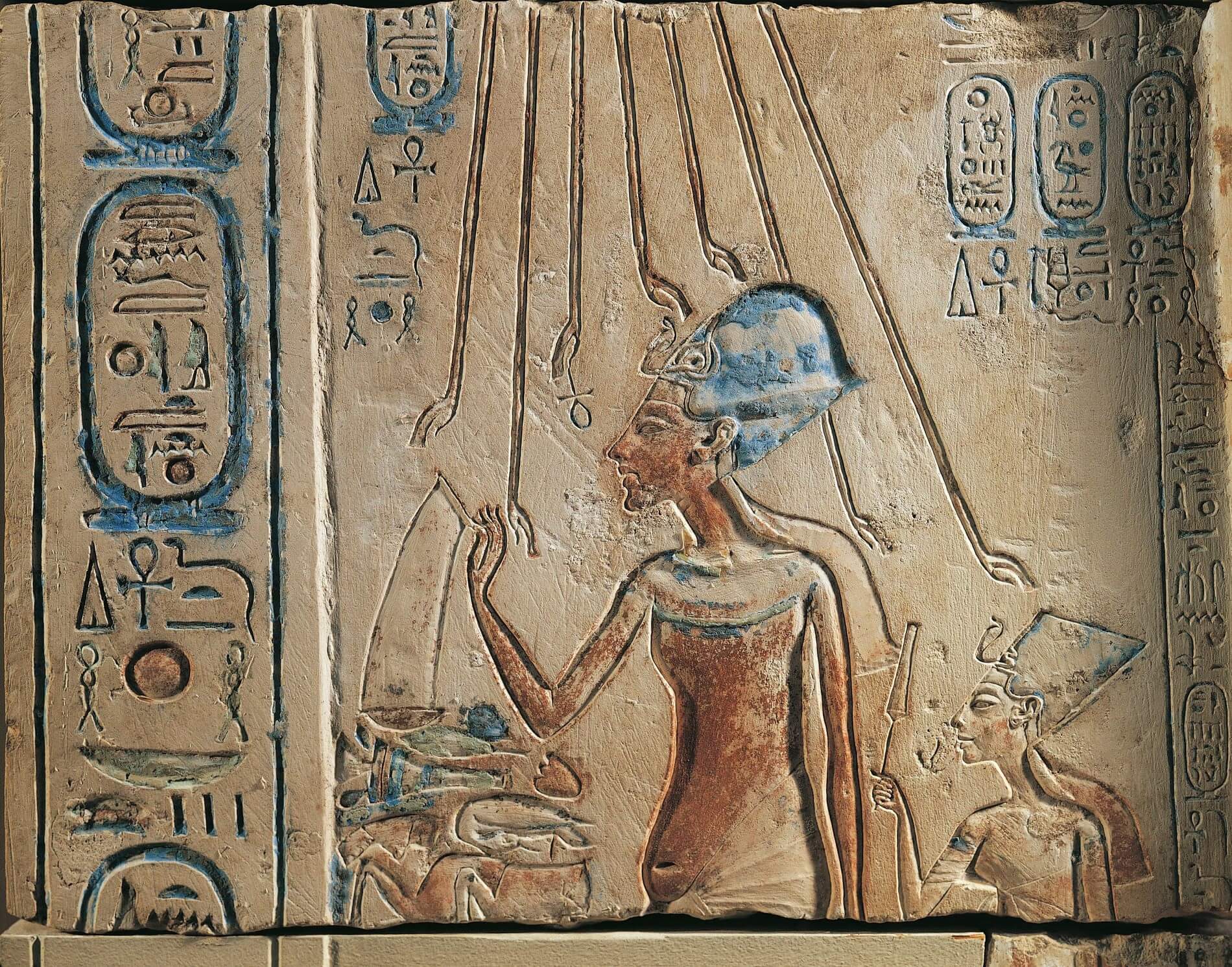 Akhenaten and Neferiti making offerings to Aten - Egypt Museum